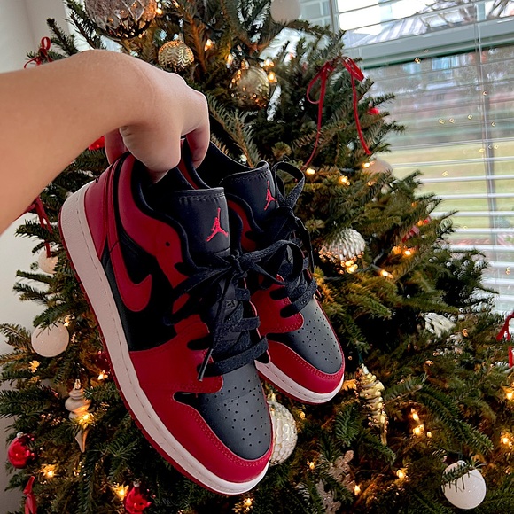 Shoes | Air Jordan 1 Low Gs Reverse Bred | Poshmark